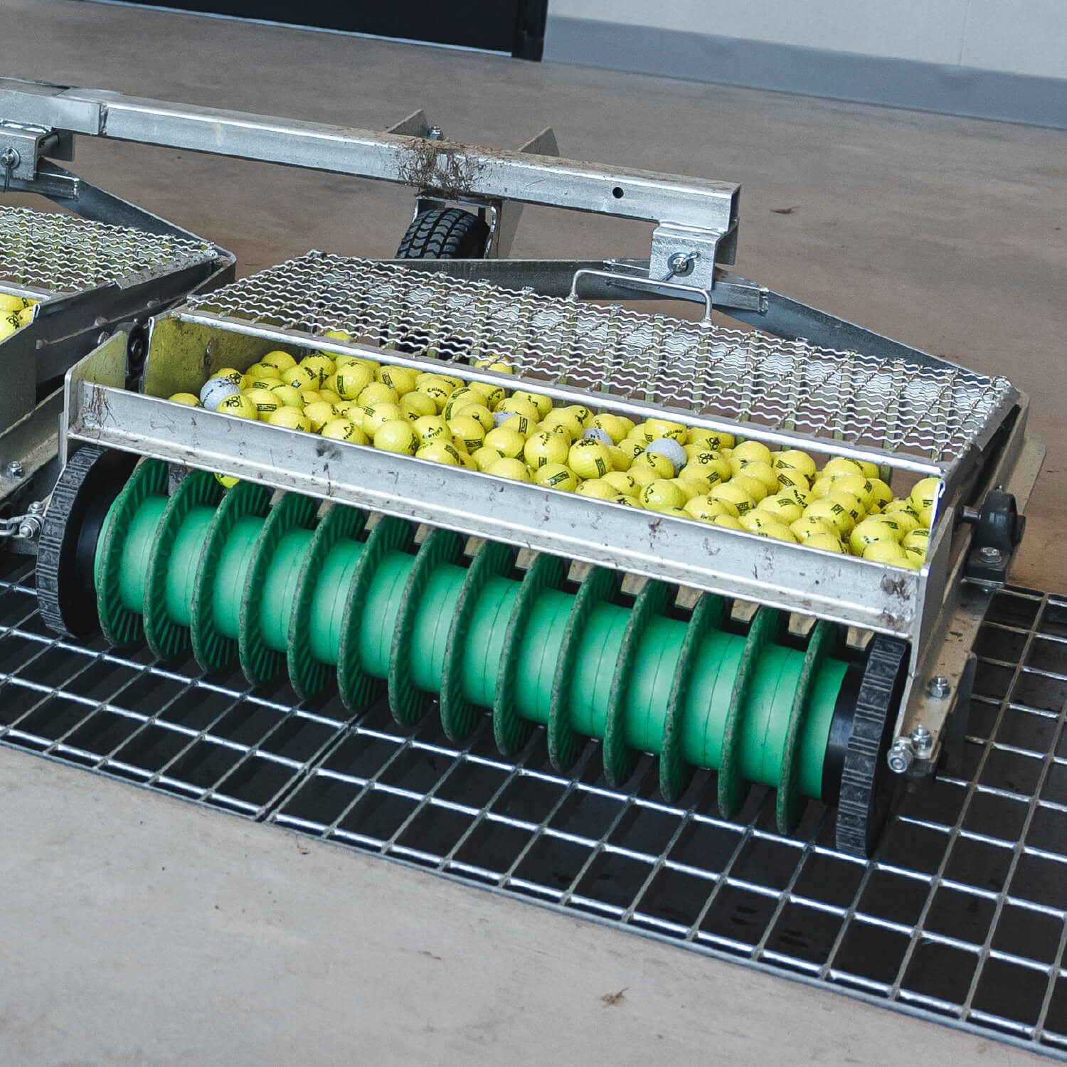 Ball Picker with hydraulic or manual emptying - Range Servant